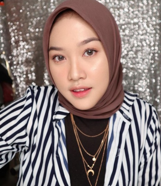 Wellisna Merduani Menjadi Beauty Influencer Berawal… Wellisna Merduani Menjadi Beauty Influencer Berawal…