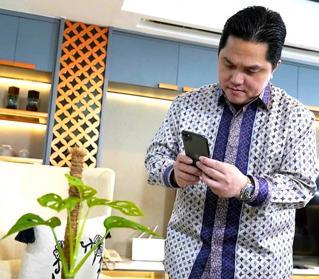 Usir Penat, Erick Thohir Pamer Janda Bolong, Netizen:… Usir Penat, Erick Thohir Pamer Janda Bolong, Netizen:…